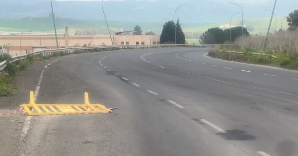 Buchi e rischio incidenti sulla strada del Dittaino per Catania ...